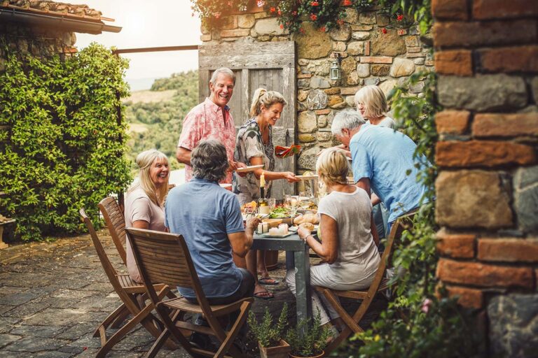 Wohngemeinschaften - Livving: Wie wollen wir in Zukunft leben?